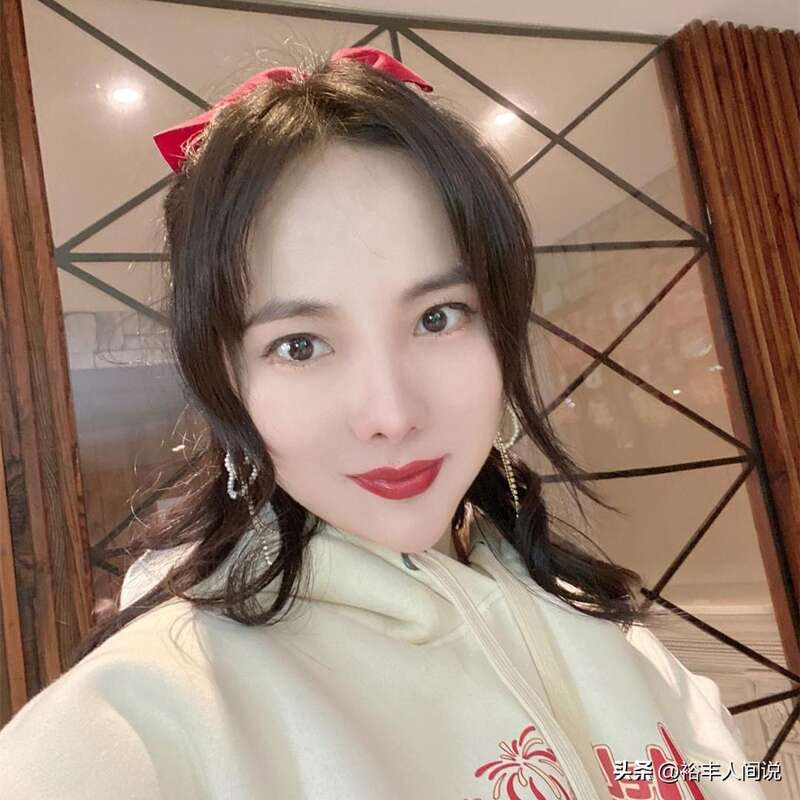 干露露隐婚生女 分享女儿照被喷 当年也是个人物